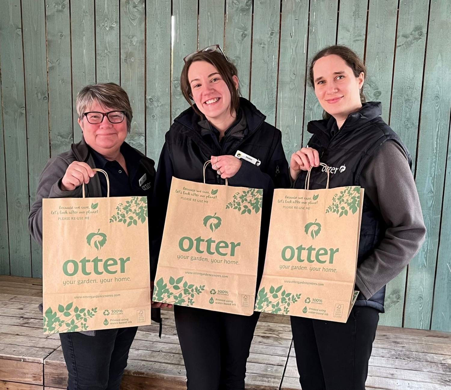 Cutting down on plastics at Otter – revealing our new paper carrier ...
