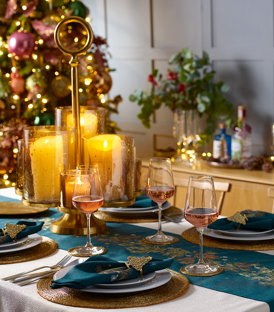 Creating a personal and festive Christmas table - Otter Garden Centres